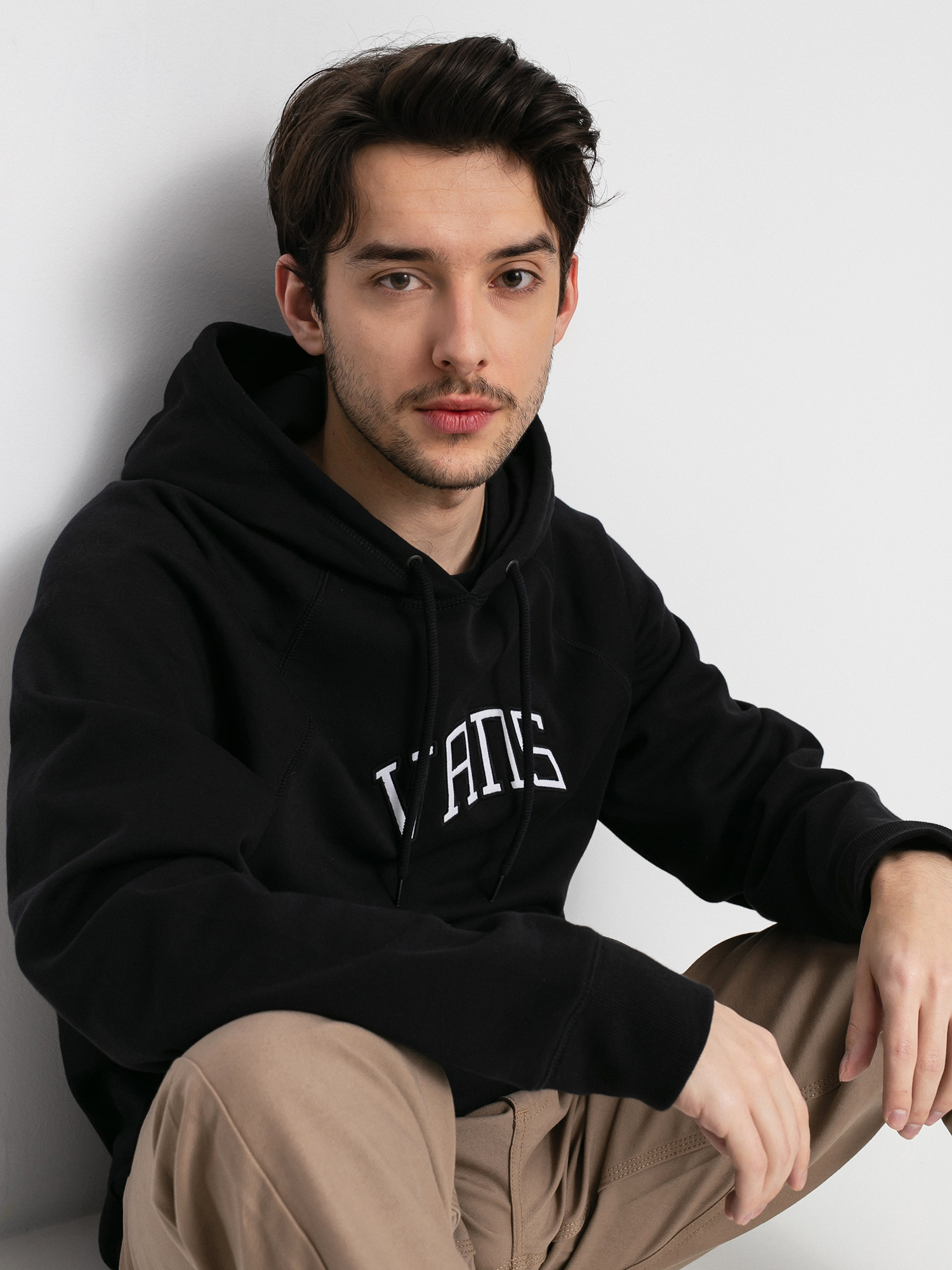 Mikina s kapucňou Vans Versa Standard HD - čierna (black new varsity)