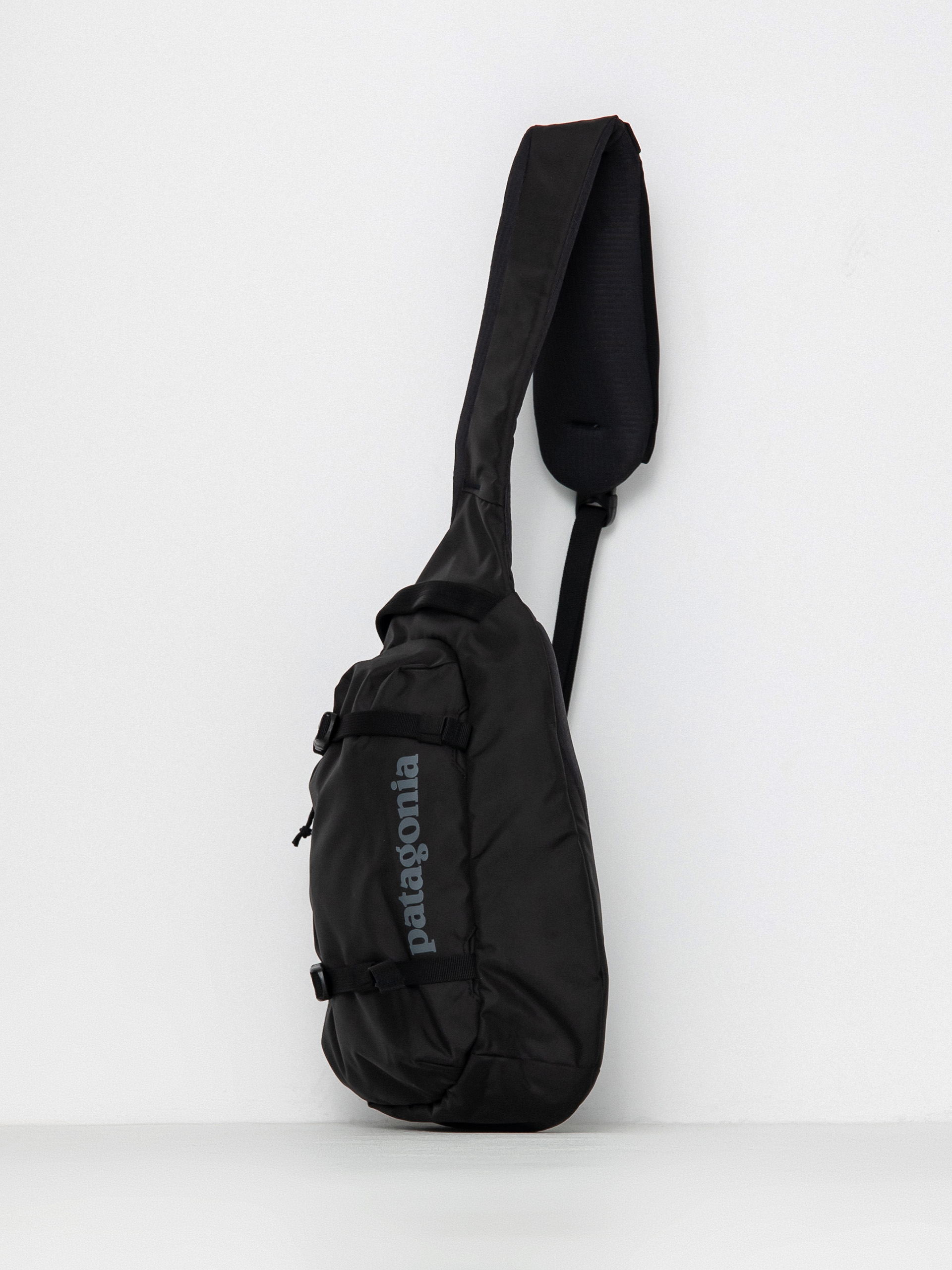 Batoh Patagonia Atom Sling 8L - čierna (black)
