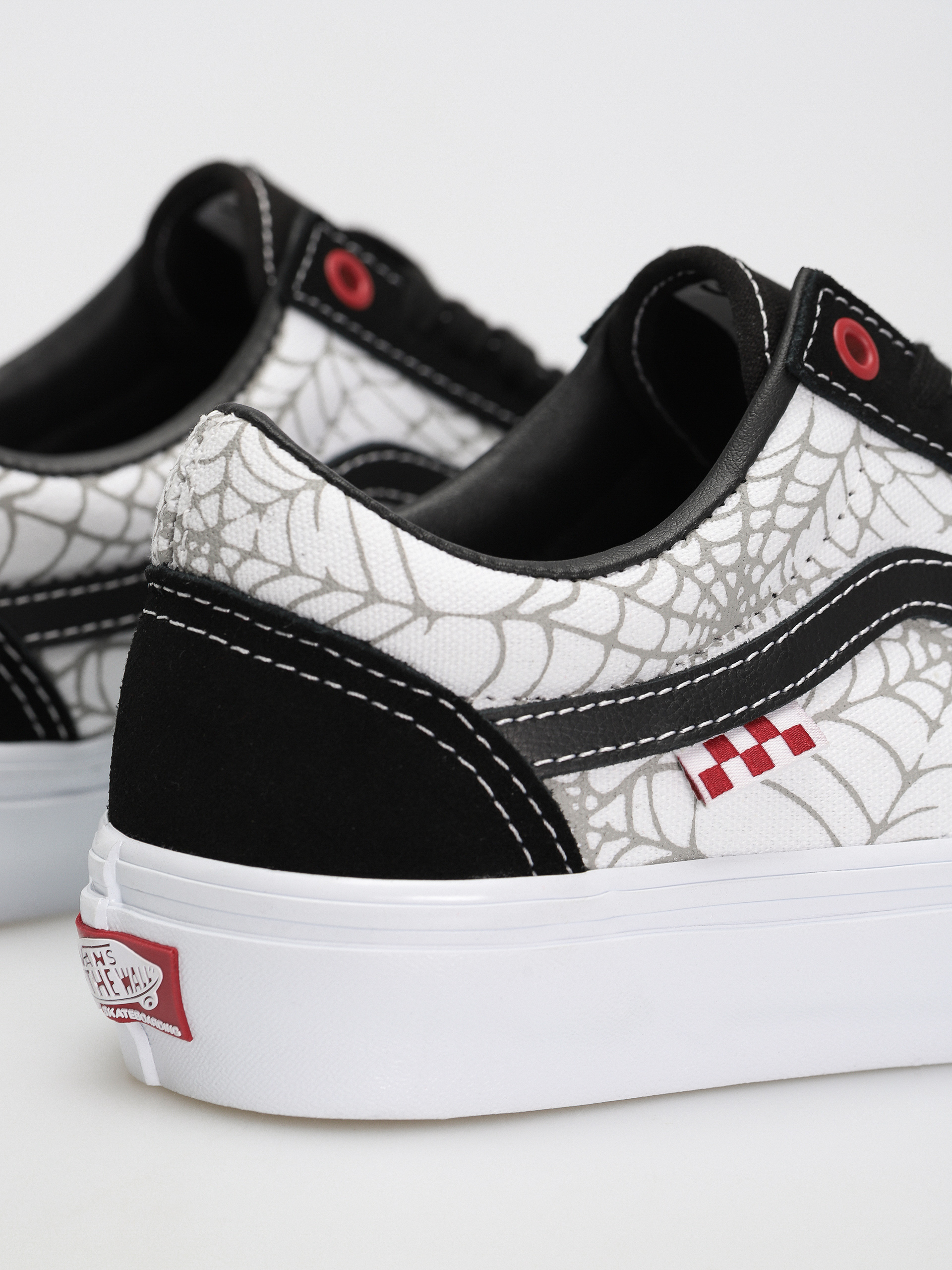 Topánky Vans Skate Old Skool (black widow spider black/white/red)