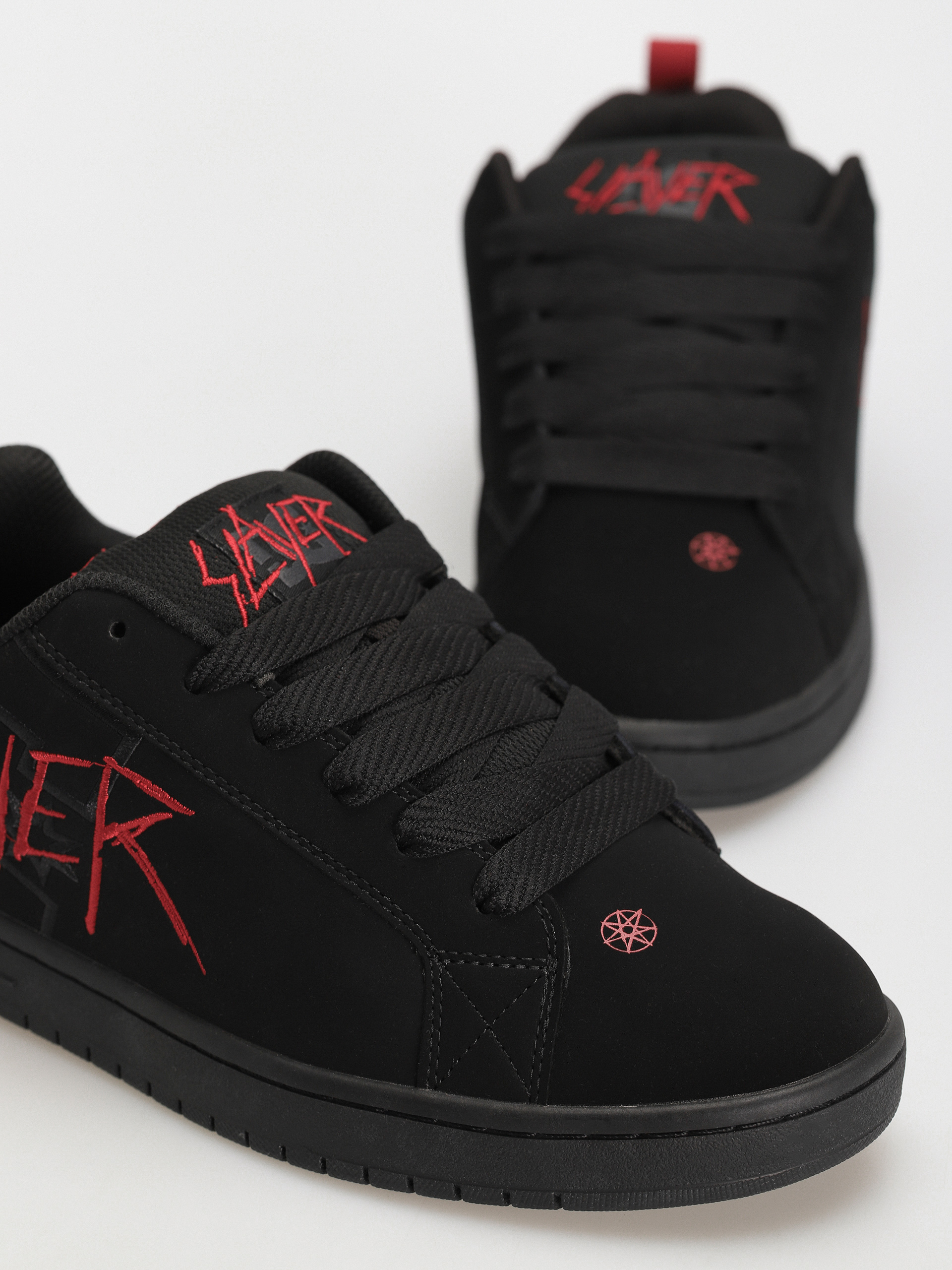 Topánky DC X Slayer Court Graffik (black/black/red)
